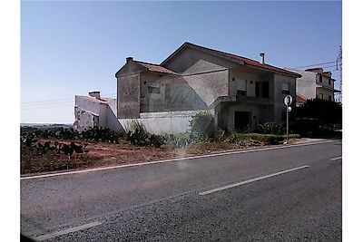 Terreno à venda em Painho e Figueiros, Cadaval | RE/MAX Portugal