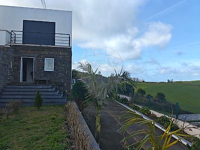 Moradia T1 à venda em Algarvia, Nordeste | RE/MAX Portugal