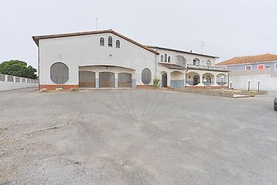 Armazém para arrendar em Amoreira da Gândara, Paredes do Bairro e Ancas ...
