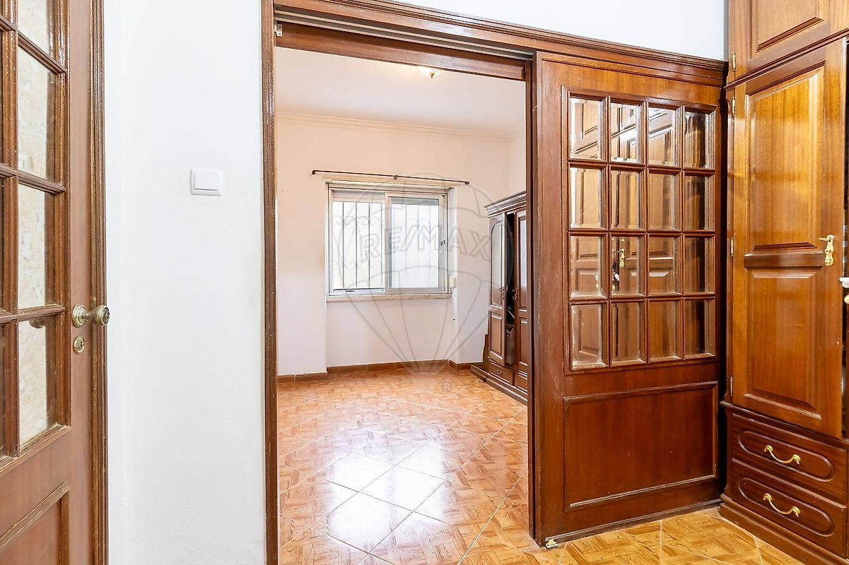 Apartamento T0 Amadora - RE/MAX Duplo Prestígio