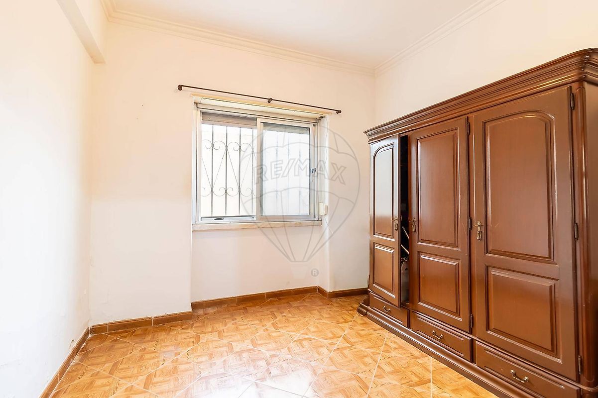 Apartamento T0 Amadora - RE/MAX Duplo Prestígio