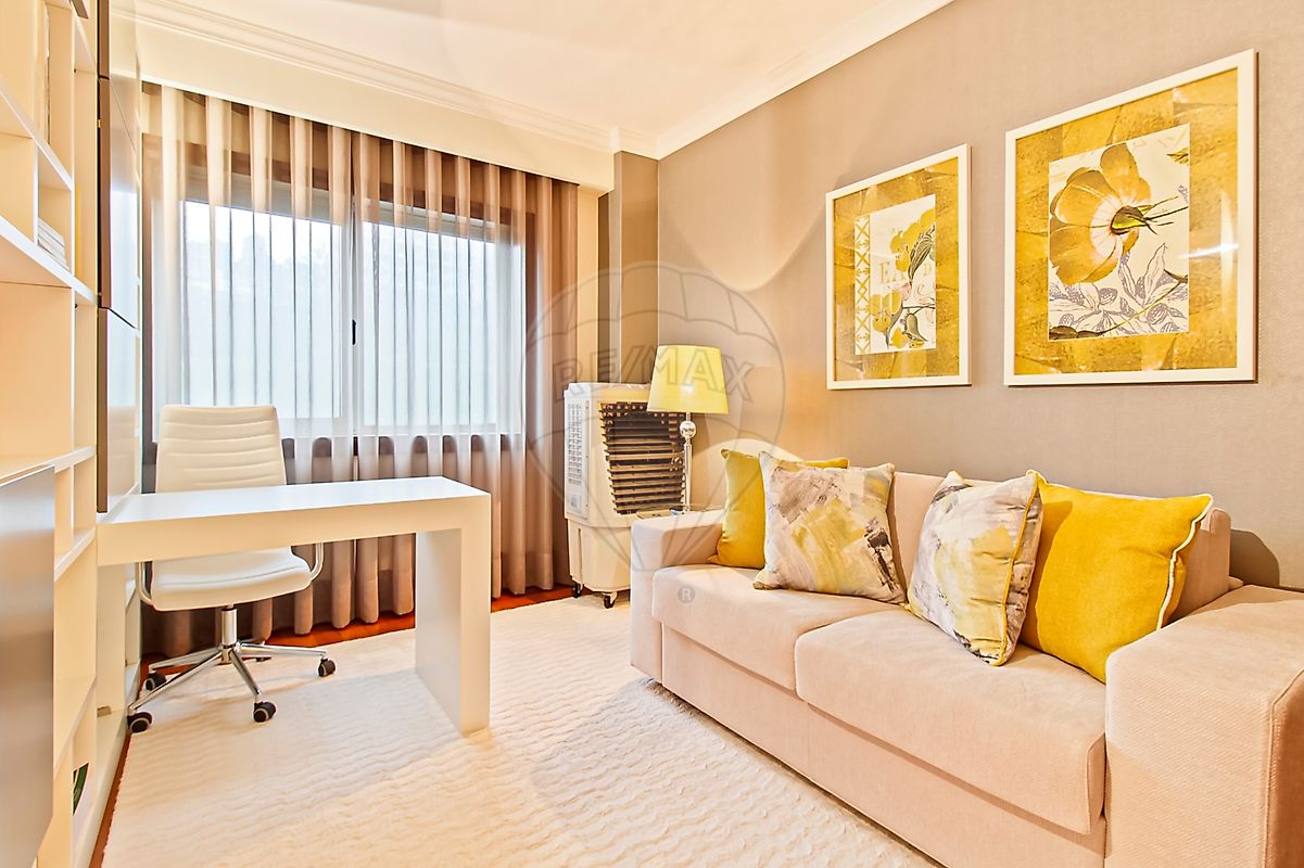 Apartamento T4 Valbom Gdm - RE/MAX Duplo Prestígio