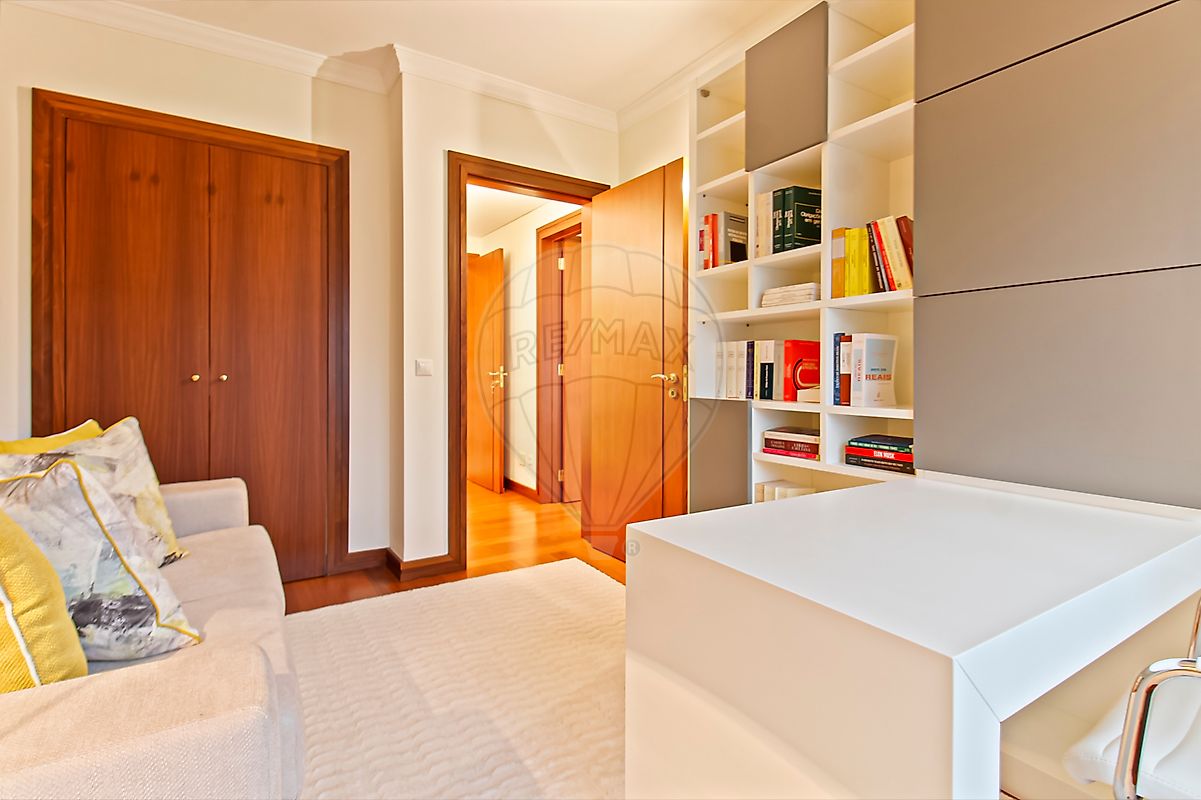 Apartamento T4 Valbom Gdm - RE/MAX Duplo Prestígio