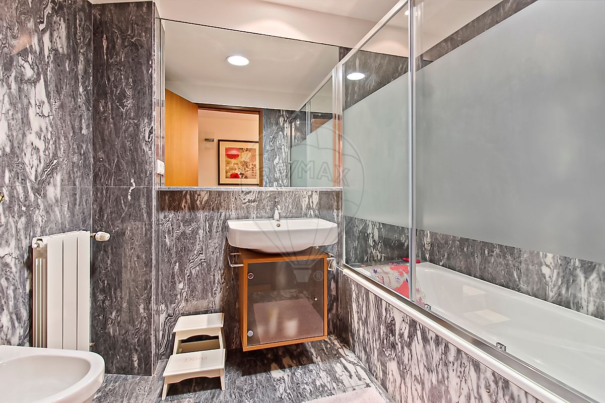 Apartamento T4 Valbom Gdm - RE/MAX Duplo Prestígio